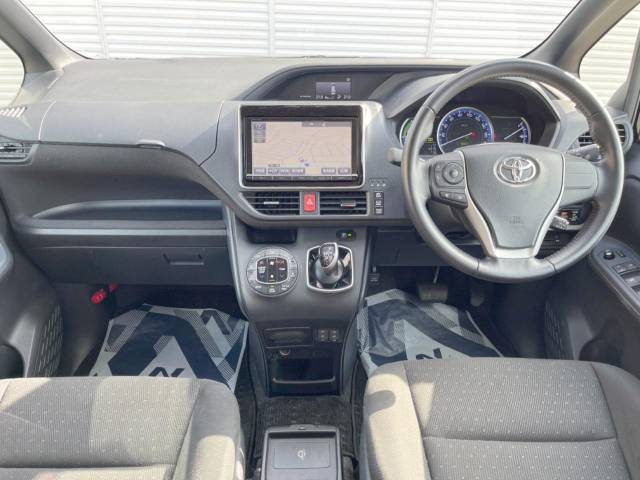 トヨタ ヴォクシー ハイブリッドV 5.7万Km 212.9万円(京都府)[067]の中古車詳細｜京都府の京都八幡店｜中古車の【ネクステージ】