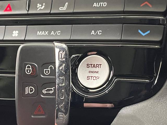 ジャガー Fペイス R－スポーツ 5.6万Km 382.6万円(千葉県)[527]の中古車詳細｜千葉県のジャガー・ランドローバー 幕張｜中古車 ...